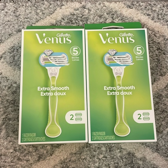 VENUS | Bath & Body | Venus Razor Bundle 2 Handles Ans 4 Blades | Poshmark